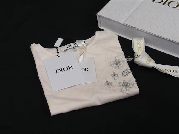 商品情報 ブランド名 ChristianDior クリスチャンディオール 状態ランク Aランク(極美品) ライン カラーピンクベージュ系 素材 コットン100％ サイズ(cm) 表記サイズ:110/52実寸:着丈 約39cm　肩幅 約38c...