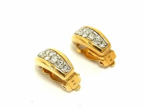 商品情報 ブランド名 NINA RICCI ニナリッチ 状態ランク ABランク(美品) ライン カラーゴールド系 素材 サイズ W 約0.7cm　H 約1.8cm ポケット 付属品画像内にあるものが全てになります シリアル及び刻印 状態使用...