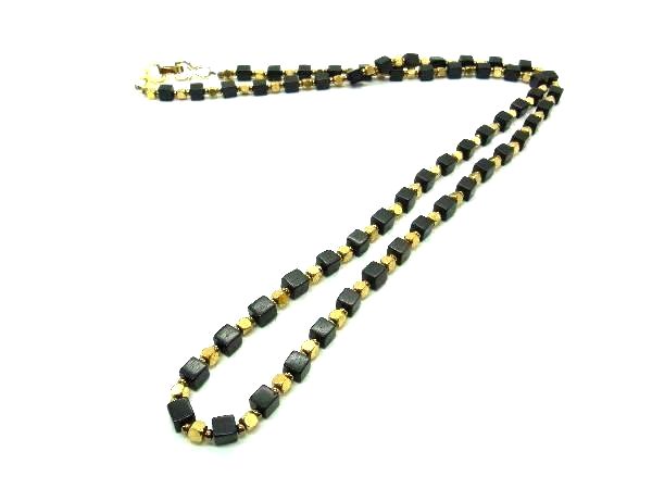 商品情報 ブランド名 VANDOME AOYAMA ヴァンドーム 状態ランク ABランク(美品) ライン カラーゴールド系×ブラック系 素材 サイズ 全長:約80cm ポケット 付属品画像内にあるものが全てになります シリアル及び刻印 状態...