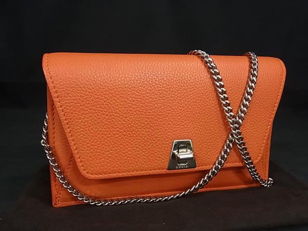 商品情報 ブランド名 AKRIS アクリス 状態ランク Aランク(極美品) ライン カラーオレンジ系 素材 レザー サイズ W 約18.5cm　H 約12cm　D 約4cm ポケット外 ポケット×1　中 ポケット×1　札入れ×1　小銭入れ×...