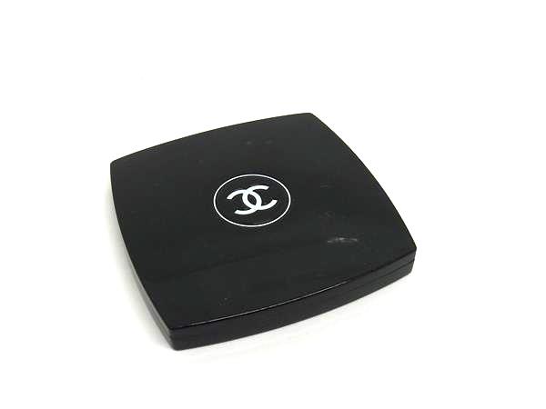 商品情報 ブランド名 CHANEL シャネル 状態ランク Bランク ライン カラーブラック系×ホワイト系 素材 サイズ(cm) W 約6.9cm　H 約6.9cm　D 約0.8cm サイズ(inch) ポケット 付属品画像内にあるものが全て...