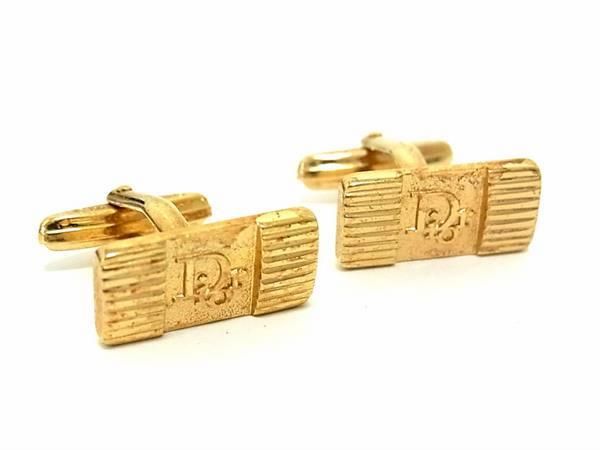 商品情報 ブランド名 ChristianDior クリスチャンディオール 状態ランク ABランク ライン カラーゴールド系 素材 サイズ W 約2cm　H 約1cm ポケット 付属品画像内にあるものが全てになります シリアル及び刻印 状態使...