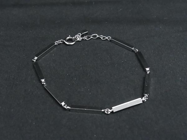 商品情報 ブランド名 ANNE KLEIN II アンクラインツー 状態ランク ABランク(美品) ライン カラーシルバー系 素材 サイズ(cm) 全長:約21cm サイズ(inch) ポケット 付属品画像内にあるものが全てになります シリ...