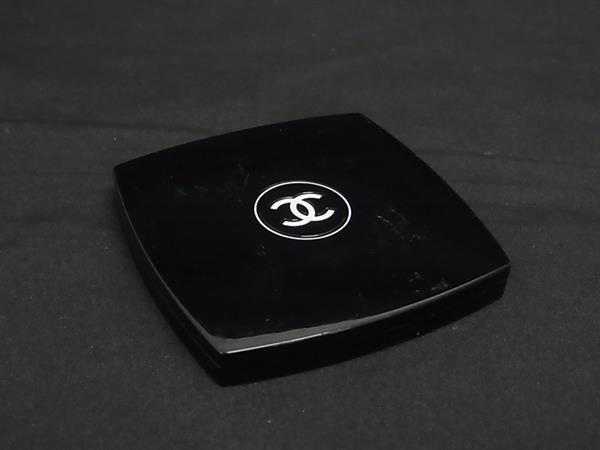 商品情報 ブランド名 CHANEL シャネル 状態ランク Bランク ライン カラーブラック系 素材 サイズ(cm) W 約7cm　H 約7cm　D 約0.9cm サイズ(inch) ポケット 付属品画像内にあるものが全てになります シリアル...