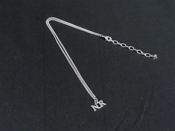 商品情報 ブランド名 NINA RICCI ニナリッチ 状態ランク ABランク ライン カラーシルバー系 素材 サイズ 全長:約45.2cmトップ W約1.2cm H約0.6cm ポケット 付属品画像内にあるものが全てになります シリアル及...