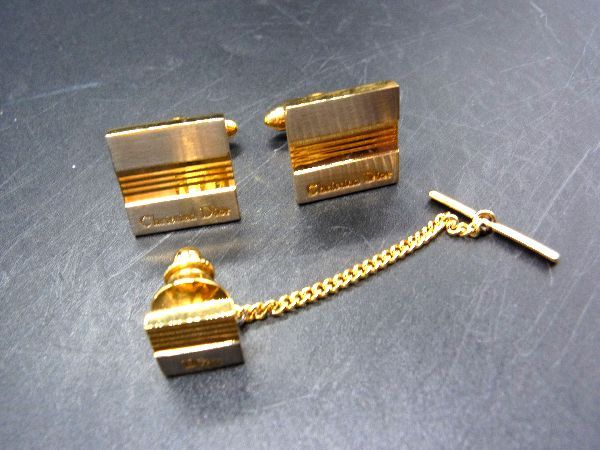 商品情報 ブランド名 ChristianDior クリスチャンディオール 状態ランク ABランク(美品) ライン カラーシルバー系×ゴールド系 素材 サイズ(cm) タイピン 全長約4.5cmカフス W約1.6cm H約2cm サイズ(in...