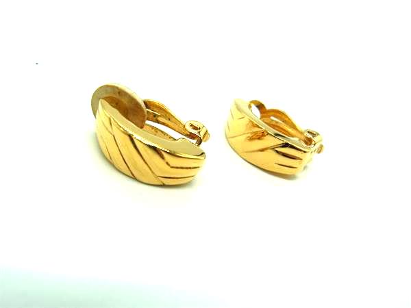 商品情報 ブランド名 NINA RICCI ニナリッチ 状態ランク ABランク ライン カラーゴールド系 素材 サイズ W 約0.7cm　H 約1.7cm ポケット 付属品画像内にあるものが全てになります シリアル及び刻印 状態使用感　汚れ...