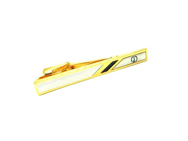 商品情報 ブランド名 dunhill ダンヒル 状態ランク ABランク ライン カラーゴールド系 素材 サイズ(cm) 全長:約5.3cm サイズ(inch) ポケット 付属品画像内にあるものが全てになります シリアル及び刻印 状態使用感　...