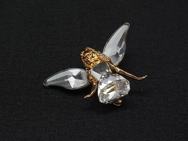 商品情報 ブランド名 SWAROVSKI スワロフスキー 状態ランク ABランク(美品) ライン カラーゴールド系×クリア 素材 サイズ(cm) W 約3.4cm　H 約1.9cm サイズ(inch) W 約1.34inch　H 約0.75...