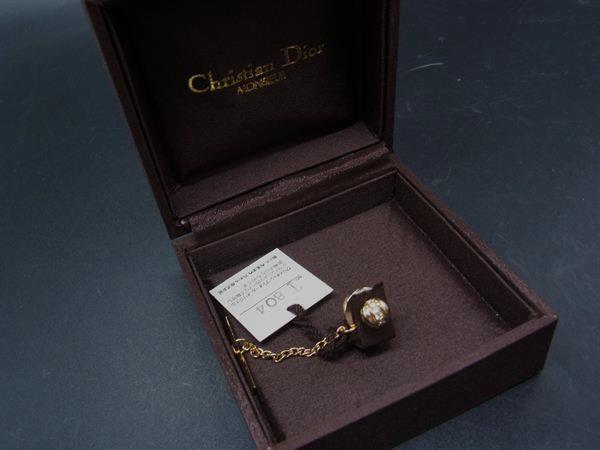 商品情報 ブランド名 ChristianDior クリスチャンディオール 状態ランク Aランク(美品) ライン カラーゴールド系 素材 サイズ(cm) 全長:約4.5cm サイズ(inch) ポケット 付属品画像内にあるものが全てになります...