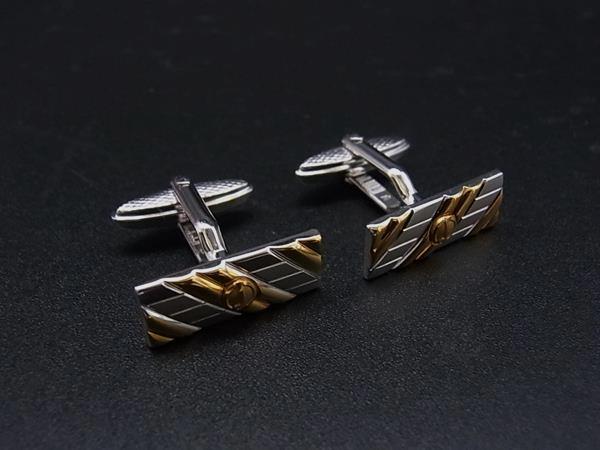 商品情報 ブランド名 dunhill ダンヒル 状態ランク Aランク(美品) ライン カラーシルバー系×ゴールド系 素材 サイズ(cm) W 約2cm　H 約0.7cm サイズ(inch) W 約0.79inch　H 約0.28inch ポ...