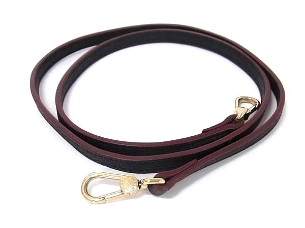 商品情報 ブランド名 FURLA フルラ 状態ランク Aランク(美品) ライン カラーブラック系 素材 PVC サイズ(cm) 全長:約101.5cm幅:約1cm サイズ(inch) ポケット 付属品画像内にあるものが全てになります シリア...