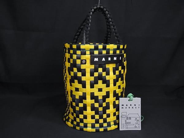 商品情報 ブランド名 MARNI マルニ 状態ランク SAランク(新品同様) ライン カラーイエロー系×マルチカラー 素材 ポリプロピレン サイズ W (底面)約23cm　H 約27cm　D 約23cm ポケット 付属品画像内にあるものが全...