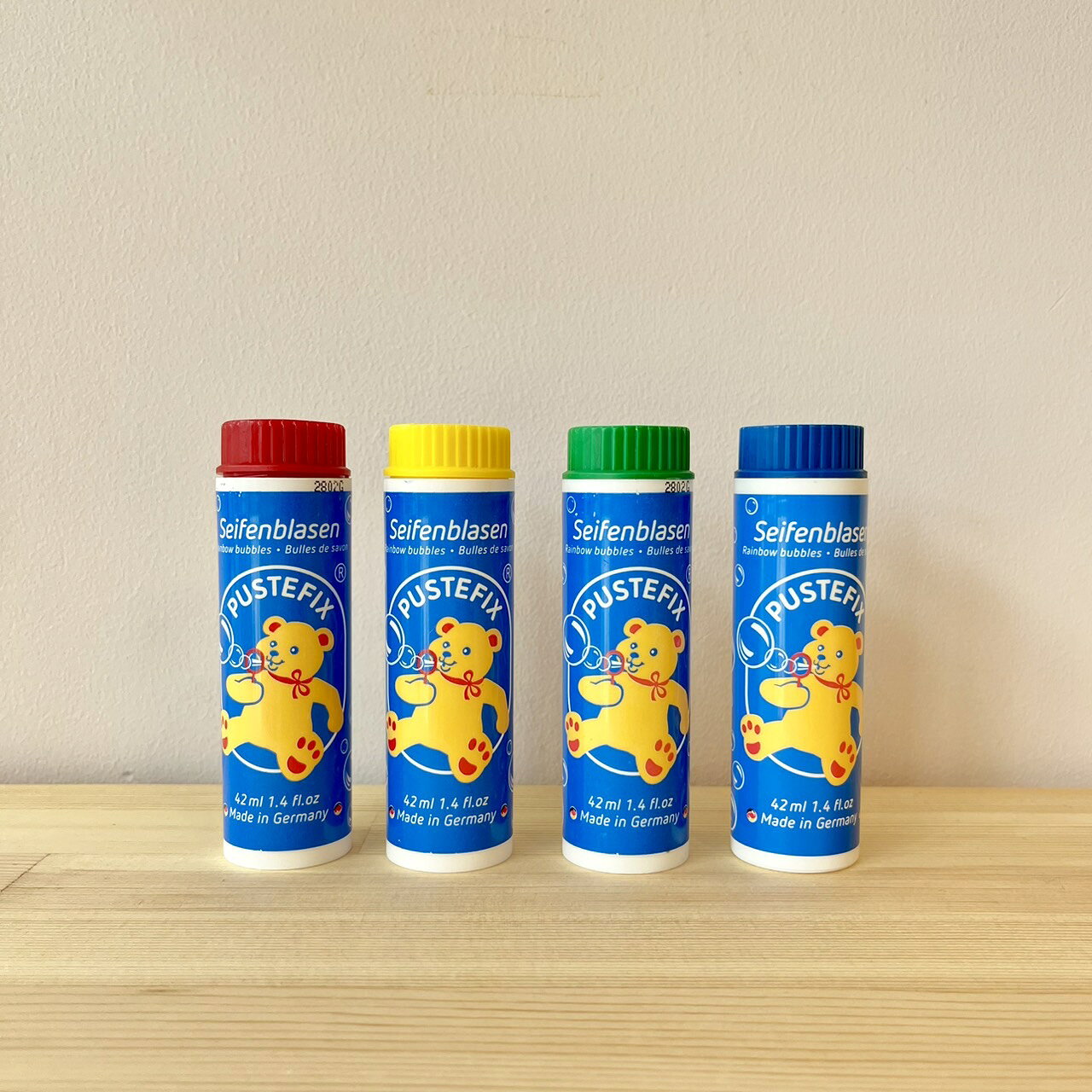 商品情報サイズ内容量　42ml高さ　10cm製造メーカー：Pustefix(プステフィックス)社　ドイツフタの色中身は同じです。フタの色は入荷時期により異なります。お任せで発送いたします。ご注意お子様が誤ってシャボン液を口に入れないように気...