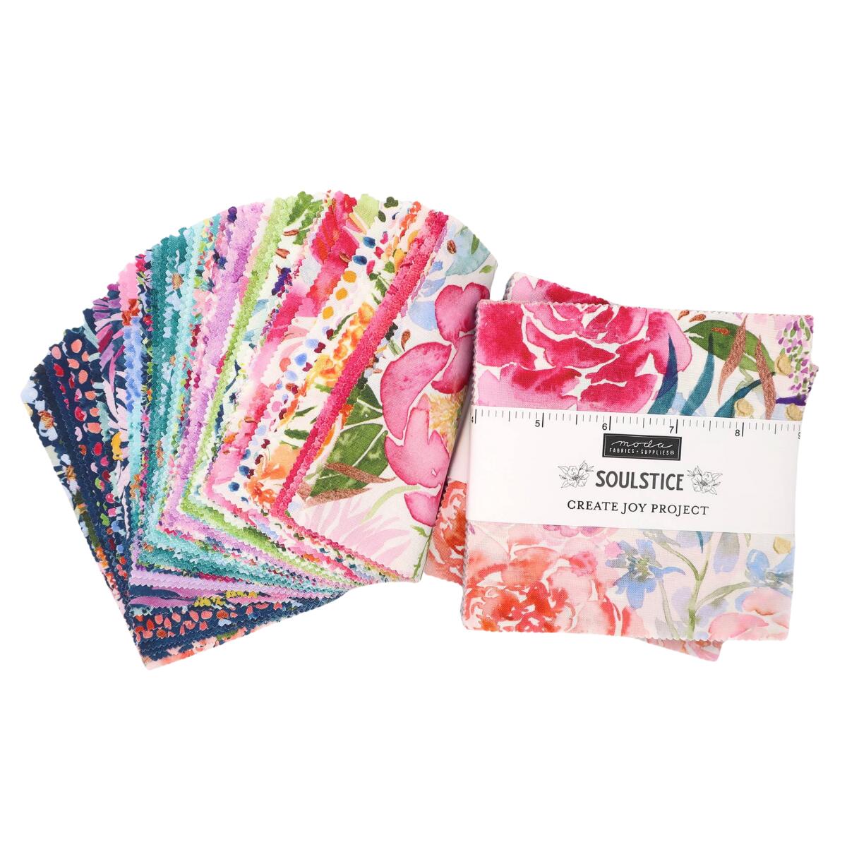 様々な柄と色のカットクロス 42枚セットになったプレカットパックです。 同グループの生地柄がたくさん入ったチャームパックは、難しい柄合わせに悩むことなく、パッチワークや小物作りに楽しくお使いいただけます。 デザイン：Laura Muir／C...