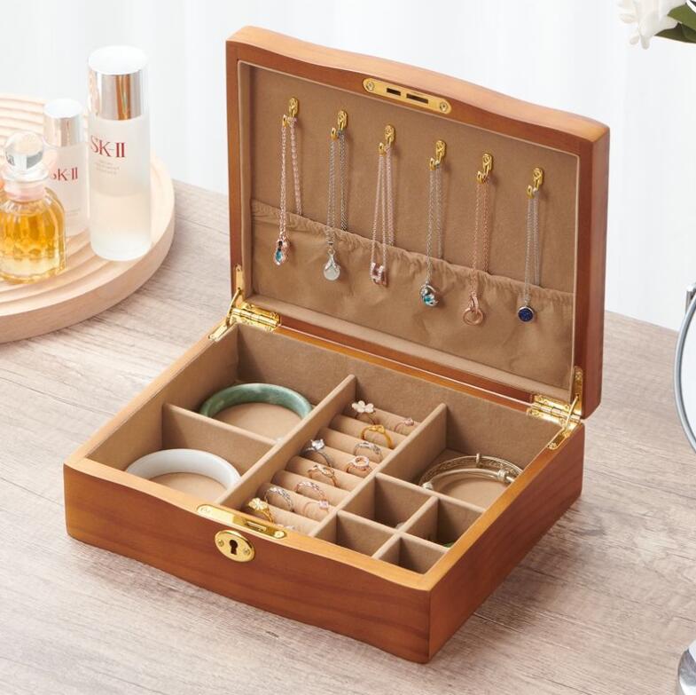 商品詳細 商品内容 ジュエリーボックス 商品特徴 ジュエリーボックス 仕様 付属品：無し 素材:木製 生産国：中国 サイズ サイズ（cm）： 写真のとおり ●形、色、質感が、商品ページ上と実物で異なって見える場合がございます。予めご了承くだ...