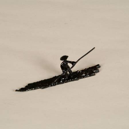 商品情報 すず・合金　黒塗り添景。 飾りの添えにどうぞ。 【注意】商品写真の色合いは、コンピュータディスプレイの性質上、実際の色と若干異なって見える場合があります。 サイズ 高さ：2.3cm　横幅：5.6cm　 納期 配達ご希望日時のご指定...