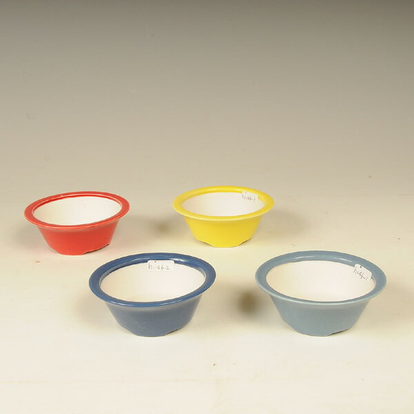 商品情報 日本製鉢　色物鉢 ご希望の色をお選び下さい。 ＊数量物の為、若干の色の違い(色むら)があります。 サイズ 鉢径：約9.2cm　高さ：約3.5cm 納期 配達ご希望日時のご指定ができます。 お急ぎの場合は午前中までにご注文の場合、即...