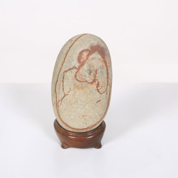 商品説明 沙流川石　（さるがわいし） 北海道中南部を流れる沙流川で採石される石。 底面加工なし。 サイズ 全高：14.0cm 幅：8.0cm 奥行：6.0cm 重量：1172g 台：7.4cm　×　6.5cm 納期配達ご希望日時のご指定がで...