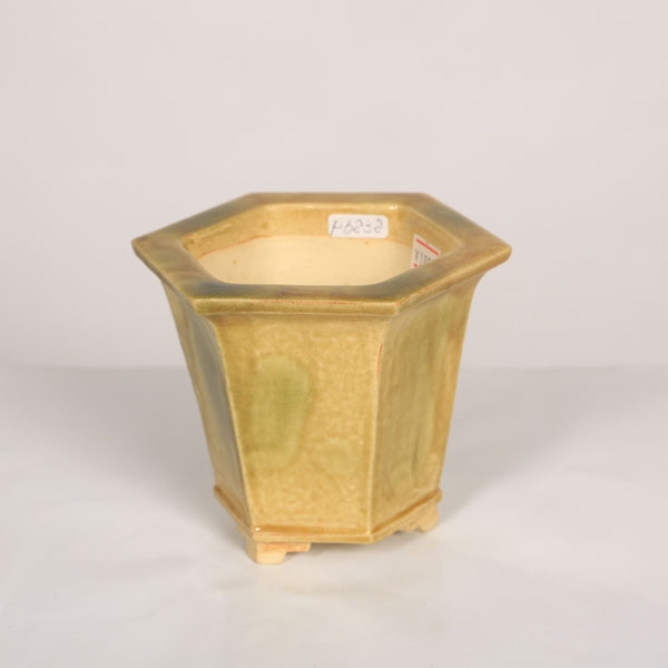 商品説明桂雲　六角ケンガイ鉢 本名：福田　康男現代釉薬鉢づくりの第一人者・福茂の一門にして福田 茂氏の叔父にあたる。書道八段にして師範免許を持つ書道家としての一面を持ち、その手腕は釘彫落款や詩吟文装飾にも大いに活かされている。もともとが盆栽...