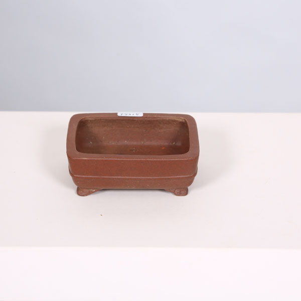 商品説明 柴勝　長方鉢 本名：柴田　勝一 愛知県常滑市出身。 常滑作家のひとりで、タタラと押型による手づくり鉢を作られています。 泥物から釉薬まで幅広い作陶で、樹の育成にも優れた鉢です。 サイズ 鉢径：約10.0cm　高さ：約3.7cm　奥...