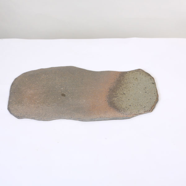 商品説明 柴勝　短冊 本名：柴田　勝一 愛知県常滑市出身。 常滑作家のひとりで、タタラと押型による手づくり鉢で 泥物から釉薬まで幅広い作陶で、樹の育成にも優れた鉢を作られています。 苔玉や山野草など盆栽をより個性的に魅力的に演出してくれます...