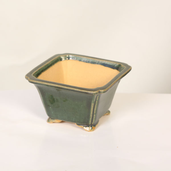 商品説明 柴勝　足付正方鉢 本名：柴田　勝一 愛知県常滑市出身。 常滑作家のひとりで、タタラと押型による手づくり鉢を作られています。 泥物から釉薬まで幅広い作陶で、樹の育成にも優れた鉢です。 サイズ 鉢径：約13.0cm　高さ：約7.5cm...