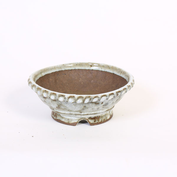 商品説明 越前文山　丸鉢 本名：伊藤 薫 福井県出身。 地元に伝わる越前焼に則って独自の作風を確立。 釉薬の発色が美しく、個性的な形状に挑戦されています。 サイズ 鉢径：約18.3cm 　高さ：約6.8cm 納期配達ご希望日時のご指定ができ...