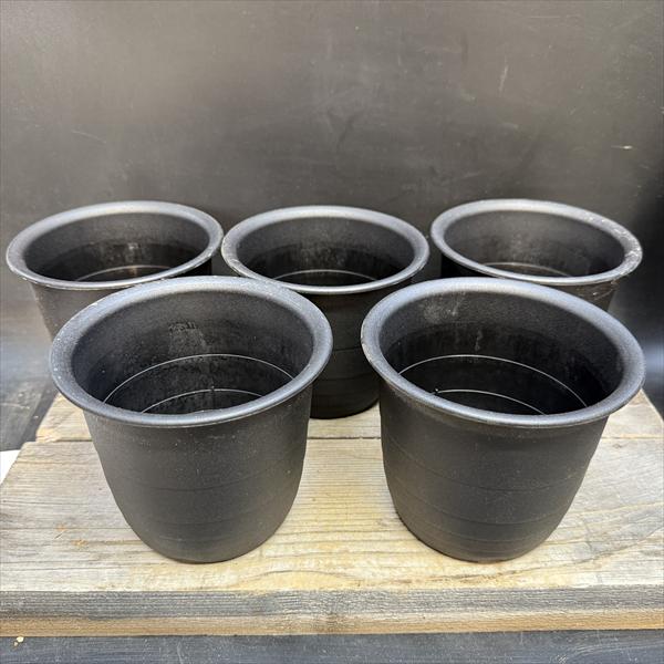 商品説明 4.5号FR鉢のプラスチックポット、5個セットです。 深めですので、サボテン・多肉植物の植え替え・育成に最適！ FRポットは、他のプラポットに比べて柔らかめの素材です。 幅：14cm　高さ：12cm サイズ 幅：14cm　高さ：1...