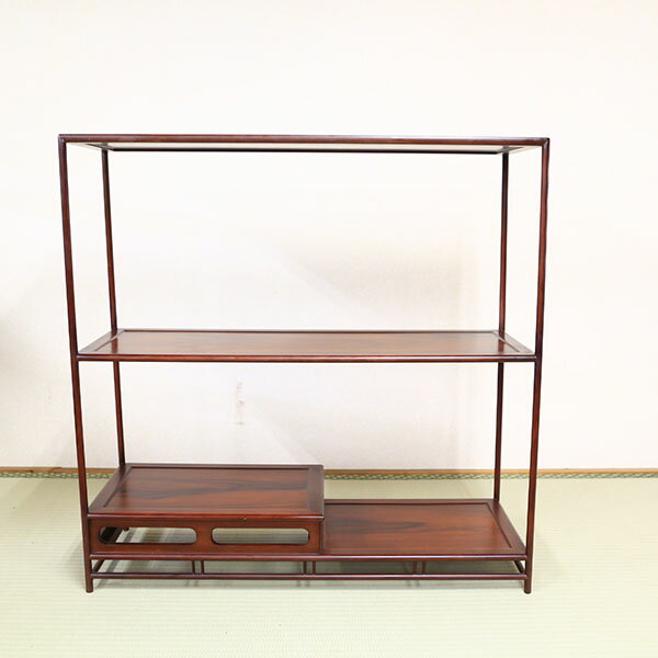 商品説明 盆栽飾り棚　75cm ※この商品は中古品になります。 多少のキズや汚れなどがある場合があります。（返品不可） それでも構わないという方のみお買い上げ願います。 サイズ 高さ：約75.0cm　幅：約75.0cm　奥行：26cm 天場...