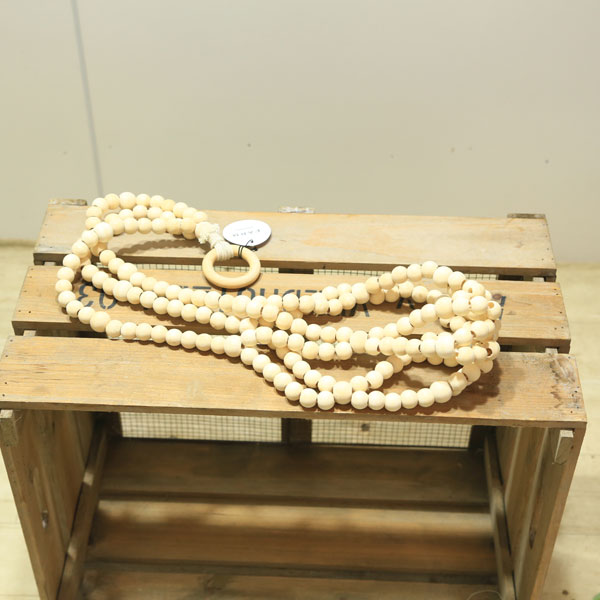 商品説明 インテリア性の高いウッドビーズのプラントハンガーです。 - 備考 - 自然素材を使用し、手作業の為サイズや色等違いが生じることがございます。手作りの特性としてご理解いただけますようお願い申し上げます。 写真の小物など記載以外の物は...