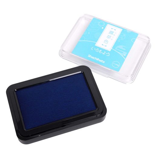 【盤面サイズ】63x40mm 【特長1】独自のナノテクノロジーから生まれたインクを採用。スピーディーな乾燥時間(PPC用紙約3秒)に加え、色鮮やかでクッキリ濃い印影を実現しました。 【特長2】極細繊維の盤面表布を採用することで耐久性に優れ、...