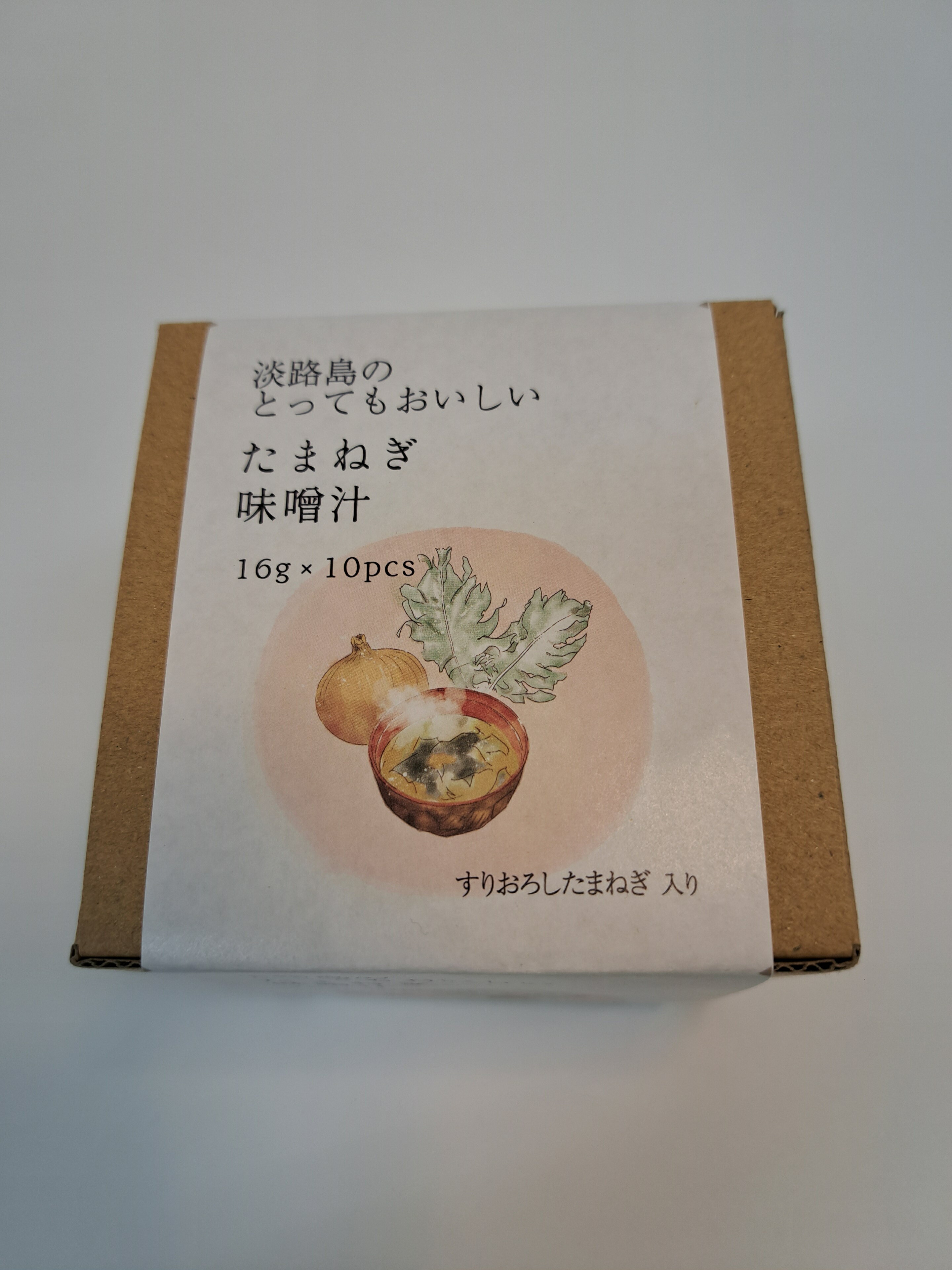 淡路島のとってもおいしいたまねぎ味噌汁 淡路島お土産　淡路産たまねぎ使用 淡路島産玉ねぎを使用即席みそ汁です♪ 人気の淡路島産みそ汁をかわいいパッケージにつつみました。ランチのお供やプチギフトにも喜ばれます。●内容量:160g（16g×10...