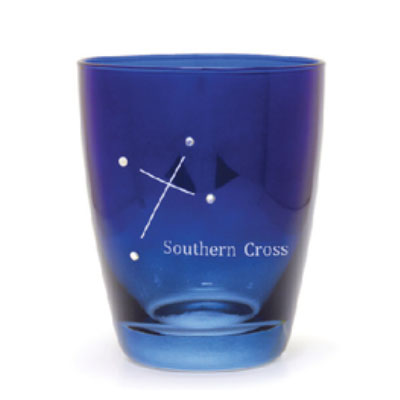 グラデーションが美しい有名な星をモチーフにしたグラスです。南十字星南方にある星座のため基本的に北半球では見えませんが、沖縄県や小笠原諸島などでは冬の明け方や春の宵の空で観望可能です。主な素材：ソーダガラス本体サイズ：約H95mm×φ80mm...