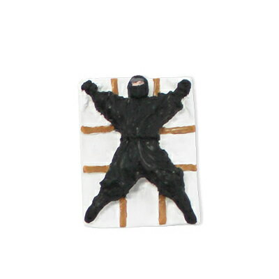 臨場感溢れる忍者の世界がマグネッ卜になりました。素材：ポリエステル樹脂・磁石本体サイズ：H40×W20〜35×D約12mm