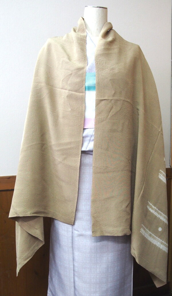 絞りの大判ショール着物にも洋服にも 品質：シルク100％　　 サイズ：長さ180cm　巾70cm 日本製　