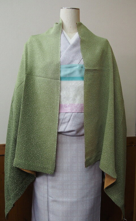 正絹たたきぼかしのストール！両面なので色違いを楽しめますね着物にも洋服にも 品質：シルク100％　 サイズ：長さ160cm　巾70cm 日本製　