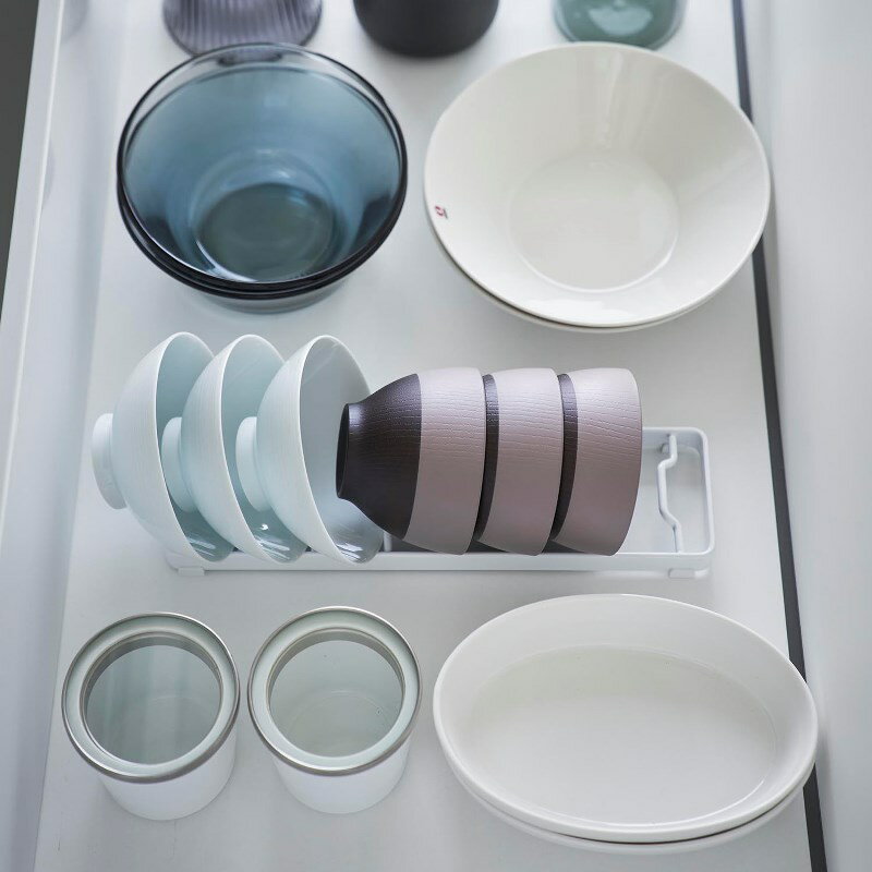 ●お椀を立てて収納できるスタンドです。 ●お茶碗や汁物のお椀が収納でき、片手でも取り出しやすいです。 ●商品サイズ： W32×D8.6×H2.2cm ●品質表示： 本体:スチール（粉体塗装） ●付属品： クッション×4 ●食洗機対応： 不可...