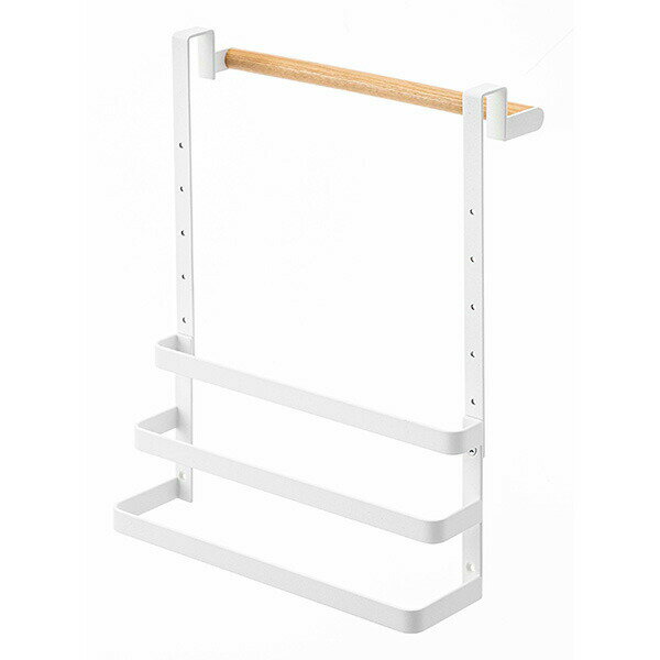 ●シンク扉に引っ掛けるだけの簡単取り付け。 ●扉の外側にはタオルハンガー、扉の内側にはゴミ袋ホルダーが3段付いています。 ●高さが3cm間隔で調整でき、シンクの深さ約20cmまで設置できます。 ●開き戸・引き出しの どちらにも対応。 ●フッ...