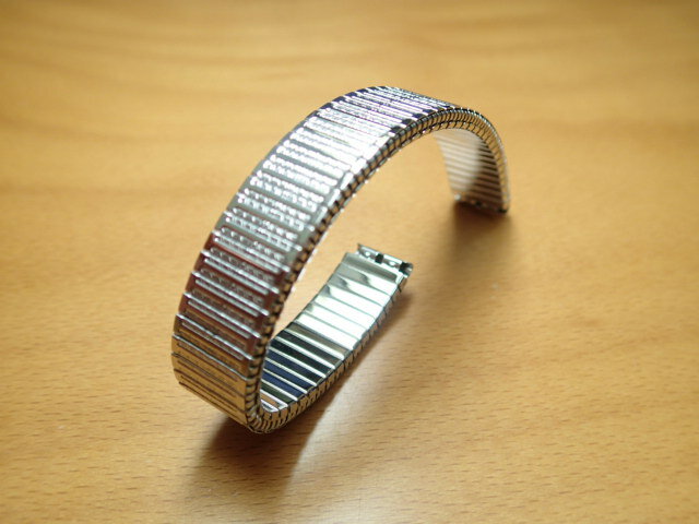 優美堂　時計バンド 【バンド材質】：ステンレススチール 【サイズ】：12-12mm 長さ：156mm 【付属品】：バネ棒一組（2本) 品質と機能/表示シールの解説 抗菌防臭/撥水 出来上がったバンドに特殊処理をし撥水機能を持たせ裏材に雑菌の...