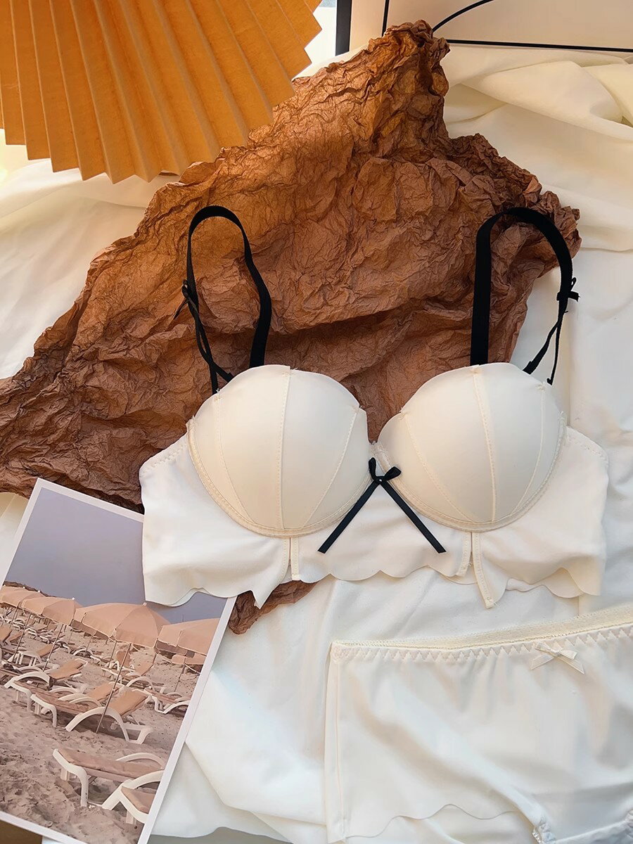 ご来店いただいて誠にありがとうございます。 ★セット内容：2点セット ★付属品：なし ★伸縮性：普通 ★厚さ：普通 ★季節：春秋夏冬 ★カラー：写真より ★ワイヤー：なし ★素材：ポリエステル、その他 ★サイズ（cm）： 32/70AB 3...