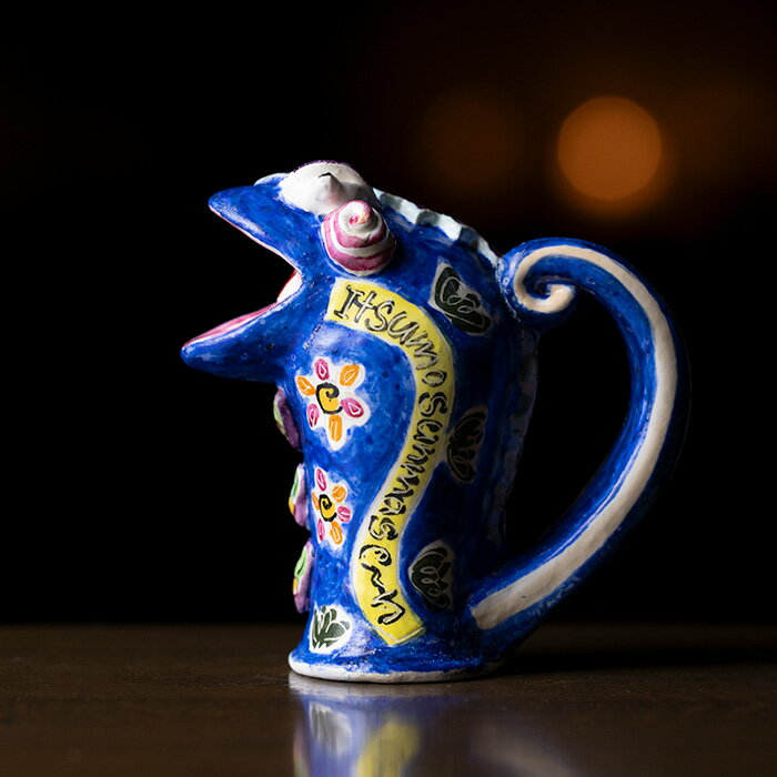 和食器をモダンな色彩感覚で 食卓をカラフルに彩り、 どの器にもストーリーが込められている 陶芸家：吉岡萬理さんの器。 ■素材　　陶磁器 ■サイズ　W約6.5cm×D約12.5cm×H約13cm ■手触り　つるっとしています。 ■重量　　約3...