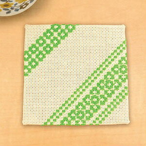 カラフルで使いやすい北欧テイストの「こぎん刺し」キットです。◆初級者向け◆出来上がり寸法（約）：約縦10cm×横10cm◆キット内容：オリムパスこぎん糸（黄緑）〈231〉(綿100％)、オリムパスNo.1100布〈コングレス〉ベージュ〈1〉...