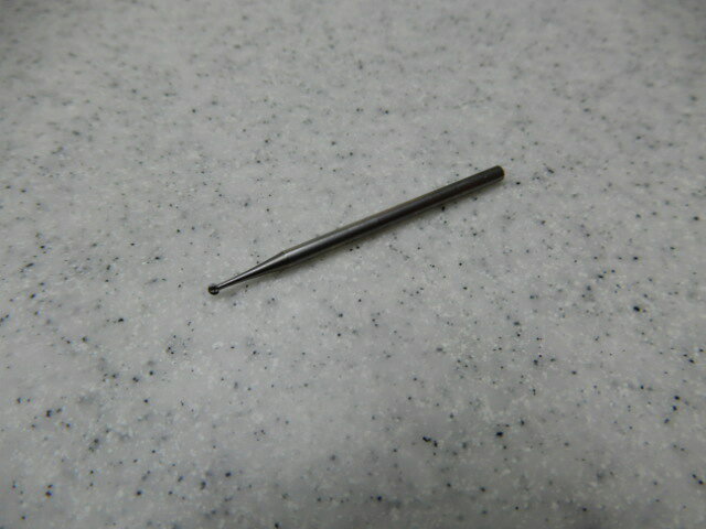 商品情報 サイズ 呼び寸法：1.2mm軸径：2.35mm使用工具 ・電動式ミニルーター・電池式ミニルーター・フレキシブルシャフト使用上の注意 ・使用前にピットの曲がりがないか確認し、使用する前にしっかり取付けて下さい。・使用中は必ず安全メガ...