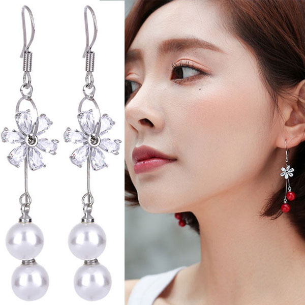 Item Detail　　- 商品説明 - ロングチェーンピアス★ シルバー925 アレルギーの方にも肌に優しい銀針925刻印入り 洗練されたデザイン人気のロングチェーンピアス 普段使いから結婚式パーティー等華やかなお席にも大切な人へのプレ...