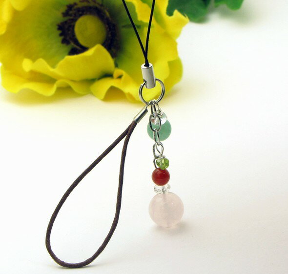 ローズクォーツは、とても穏やかで優しい性質を持つ石で、自分自身がそこに存在する事を愛しむ心を良好へと導いてくれます。全ての好循環は自分の存在に自信を持つ事から始まります。自分が一番自分を愛してあげる事ができるのですから、そこが幸せになる為の...