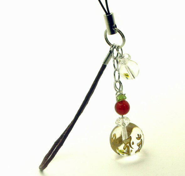 梵字は紀元前に古代インド文字、サンスクリット語として発展しました。6世紀半ば頃、中国を経て日本に伝わってきたと言われております。一字一字が仏を象徴し、生まれ年（干支）によって守護して下さると言われているものが守護梵字です。 梵字を身に着ける...