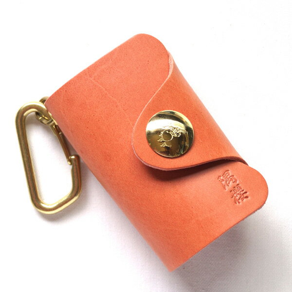 サイズ：約109mm×70mm（オープン状態 約109mm×約215mm） 重量：本体約70g、付属金具約30g 仕様：キーリング×6 素材：イタリアンカラーサドルレザー