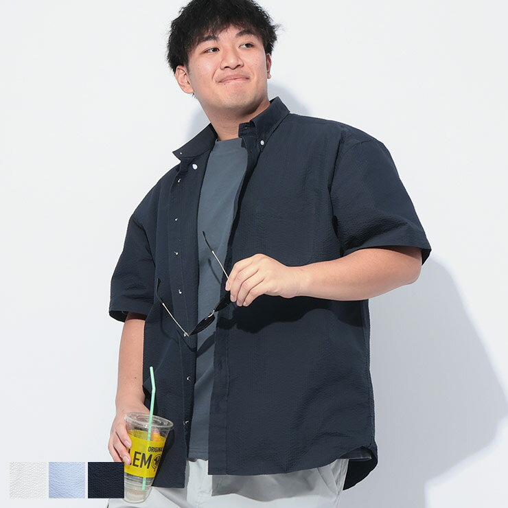 B＆T CLUBのCOOLMAX シアサッカー 無地 ボタンダウン 半袖シャツは、大きいサイズのメンズに特におすすめのアイテムです。吸水速乾性に優れたCOOLMAX素材を使用し、夏でも快適な着心地。サッカー生地ならではの凹凸感で、肌触りもサ...