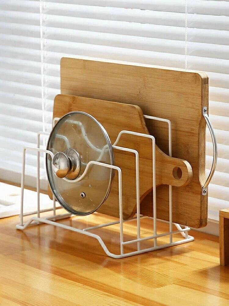 商品説明 重量：0.38kg マグネットが付くキッチンパネルや冷蔵庫横に簡単に取り付けができるキッチン収納シリーズ。 まな板スタンドは、まな板や板状のものを2枚収納できます。 他、マグネットで取り付けるシリーズと組み合わせて自分だけのキッチ...